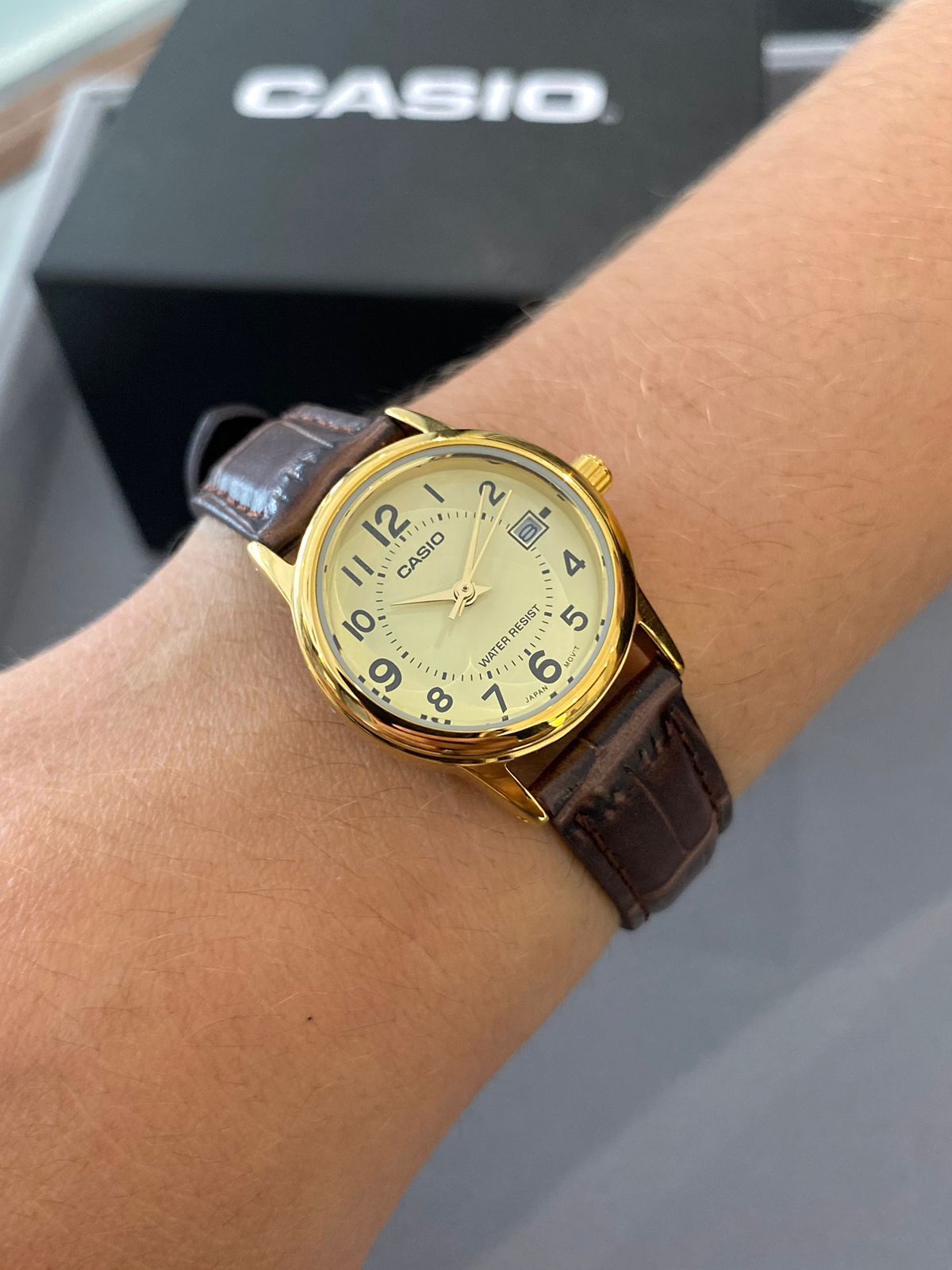 Relógio Casio Feminino Feminino Dourado Todo Numerado Visor Preto com ...