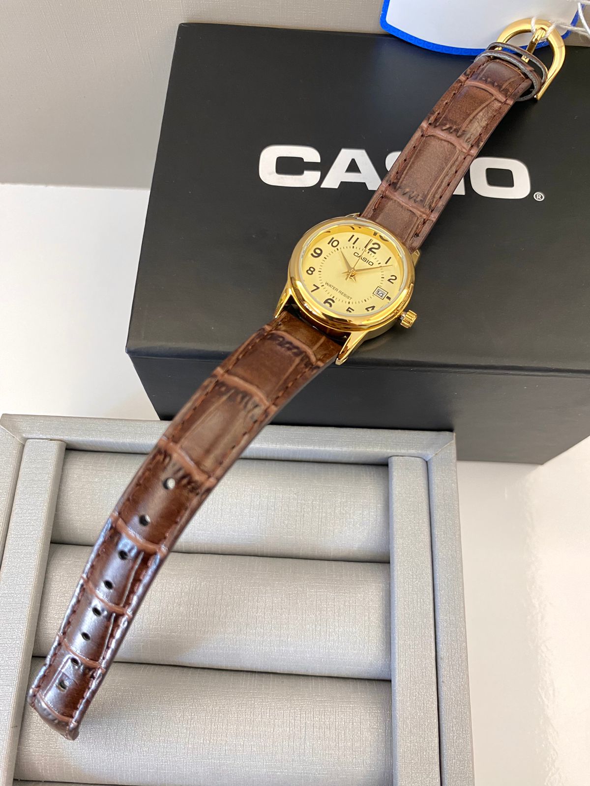 Relógio Casio Feminino Feminino Dourado Todo Numerado Visor Preto com ...