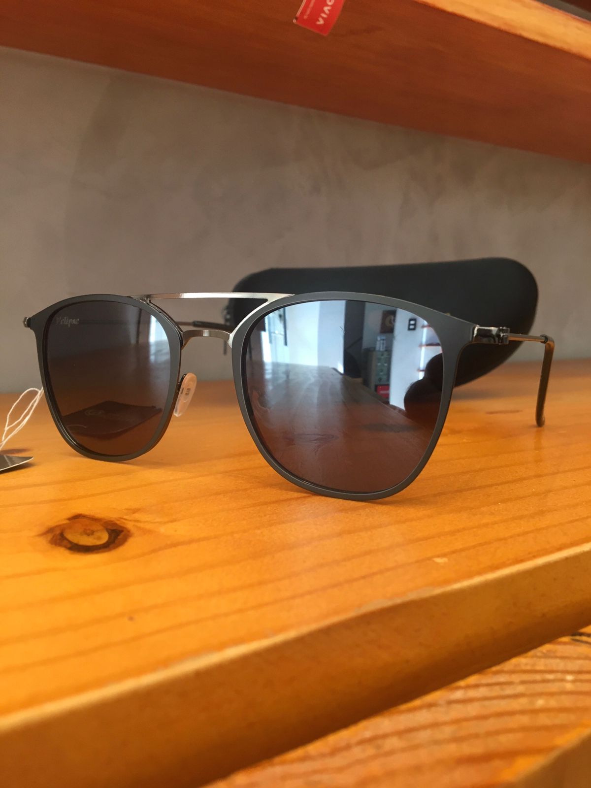 Óculos de Sol Feminino Redondo Preto Com Lente Preta Metal Eclipse ...